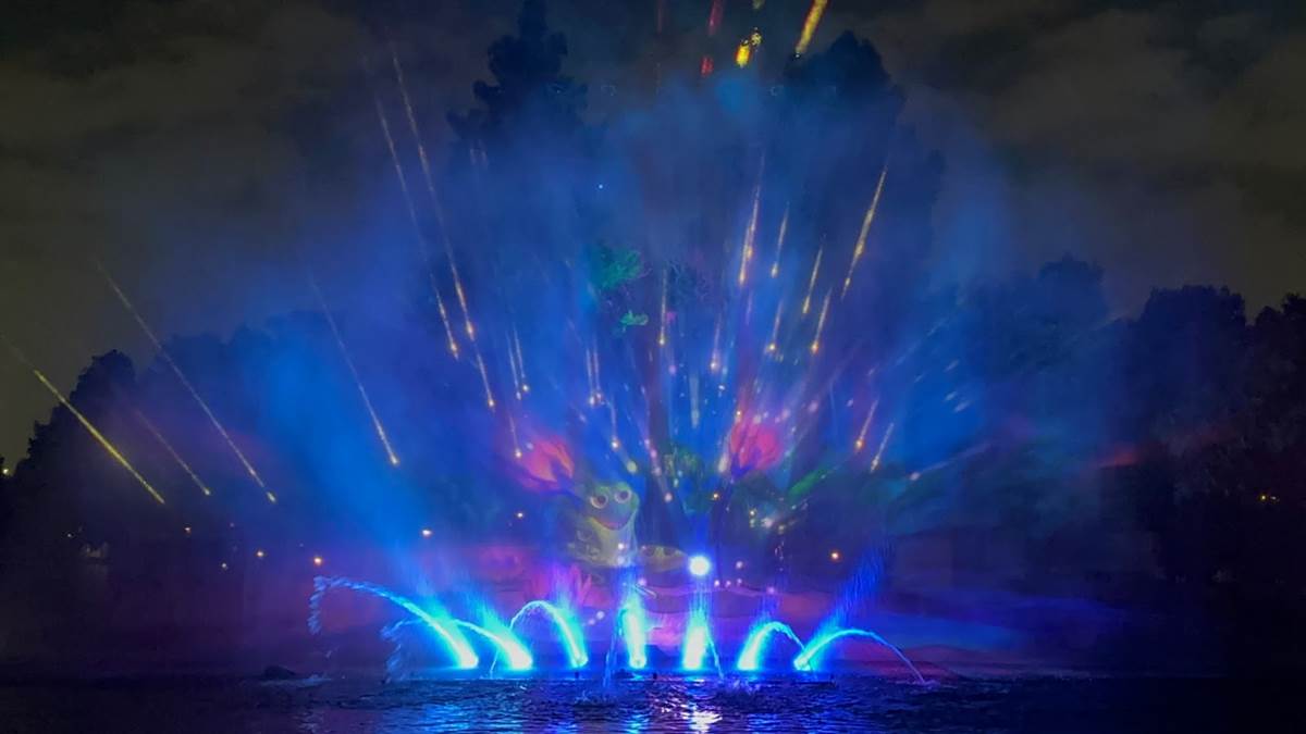 Photos / Video: New Nighttime Projection Show “The Heartbeat of New ...