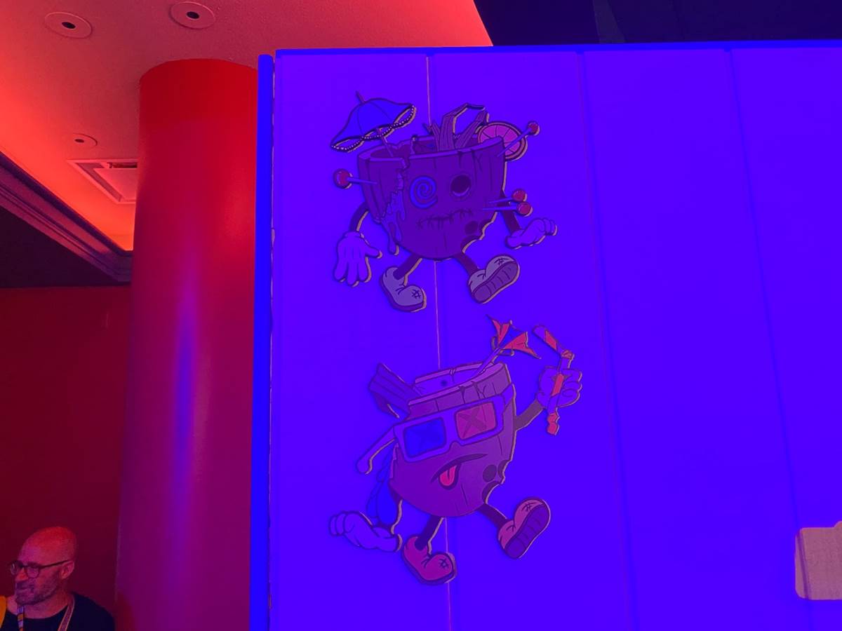 Photos: Aliens and Monsters Arrive for a Movie Premiere at Universal ...