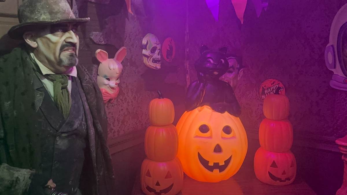 Photos and Video: Gators, Ghosts and Goblins Returns to Gatorland for ...