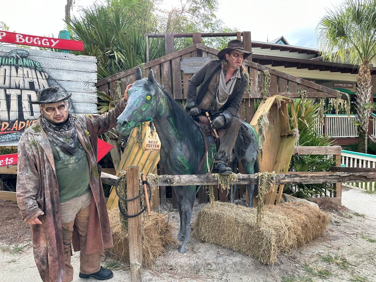Photos and Video: Gators, Ghosts and Goblins Returns to Gatorland for ...