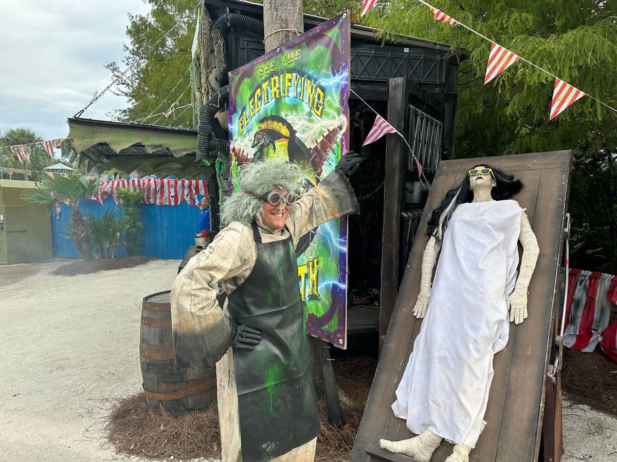 Photos and Video: Gators, Ghosts and Goblins Returns to Gatorland for ...