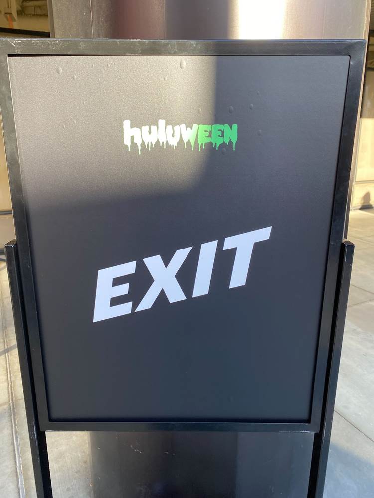 Photos: Huluween "Now Screaming" Event Hosts Pop-Up Haunted Maze ...