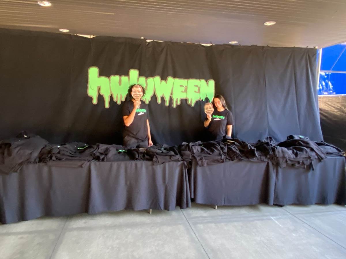 Photos: Huluween "Now Screaming" Event Hosts Pop-Up Haunted Maze ...