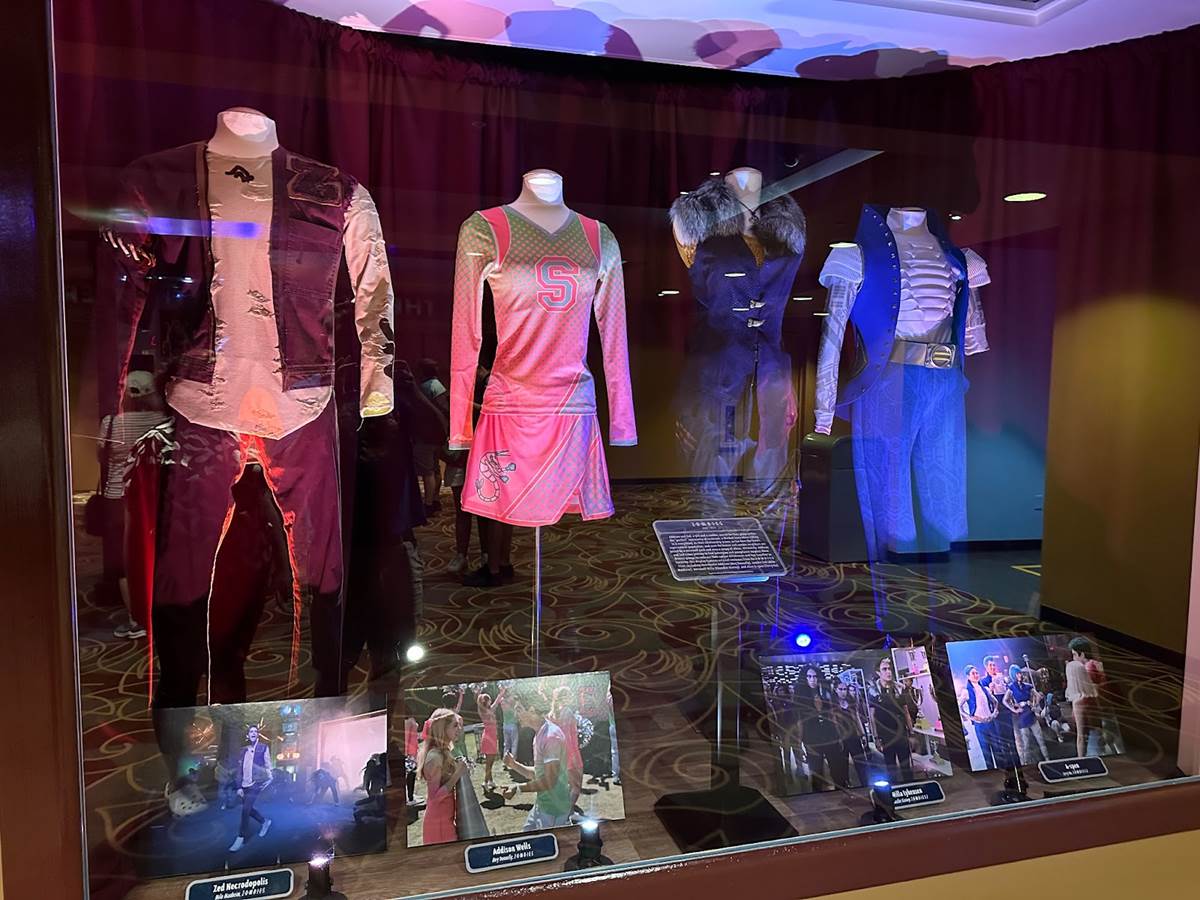 Photos: Scale Model of Disneyland on Opening Day Moves Into Walt Disney ...