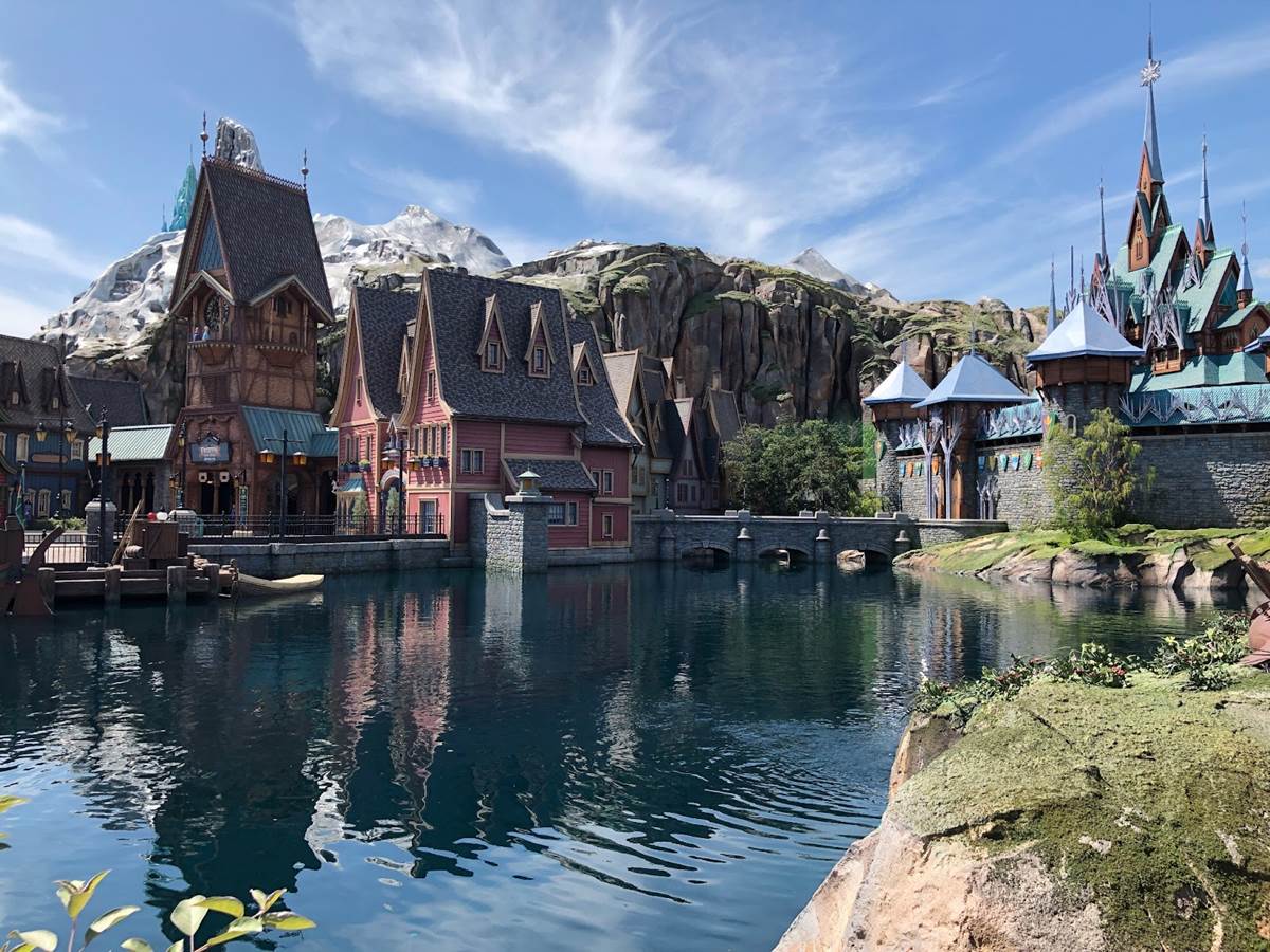 Photos / Video: Complete Tour of World of Frozen at Hong Kong ...