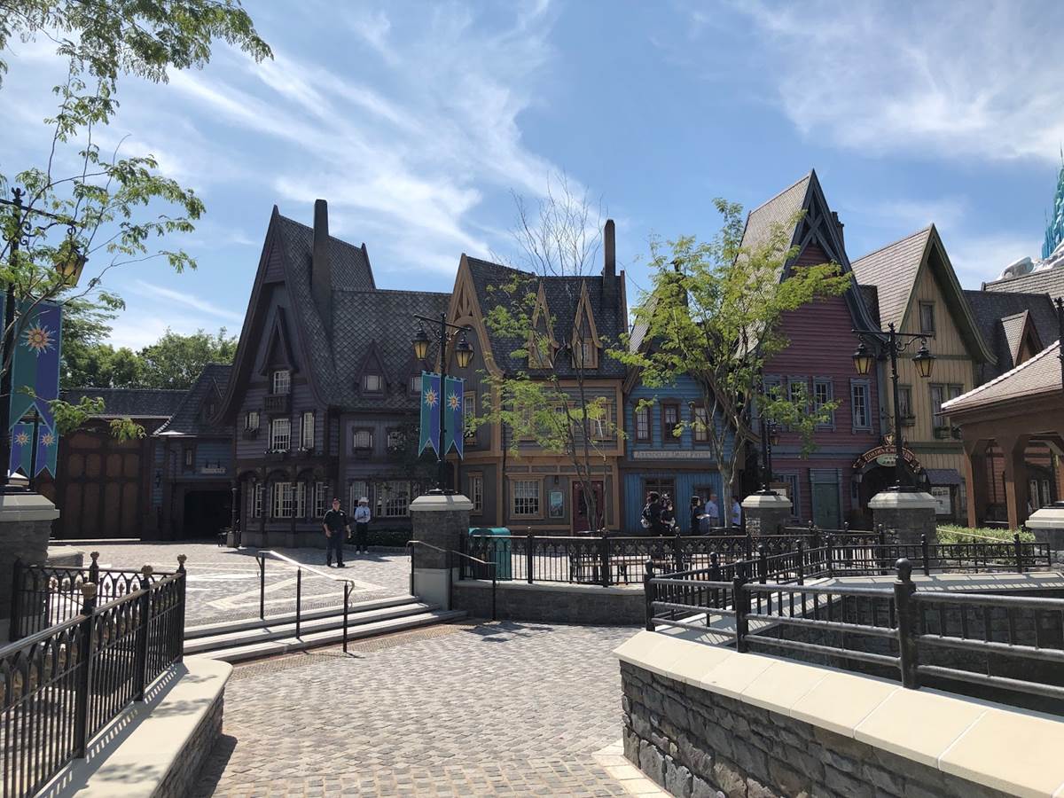 Photos / Video: Complete Tour of World of Frozen at Hong Kong ...