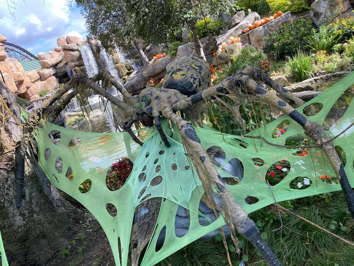 Photos / Video: Knott's Spooky Farm 2023 Features Family-Friendly ...