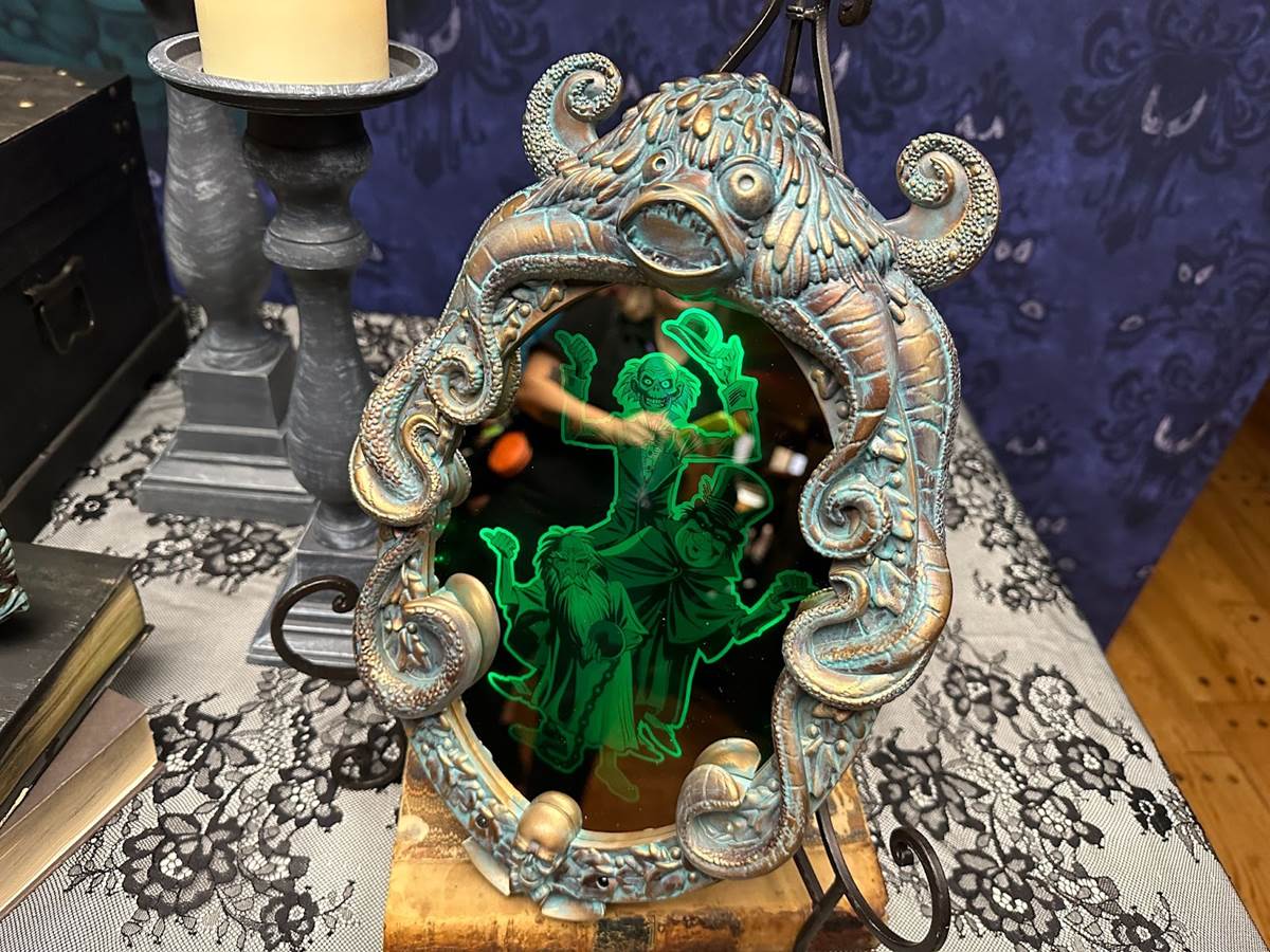 The Haunted Mansion Parlor - Details Revealed for Disney Cruise Line's ...