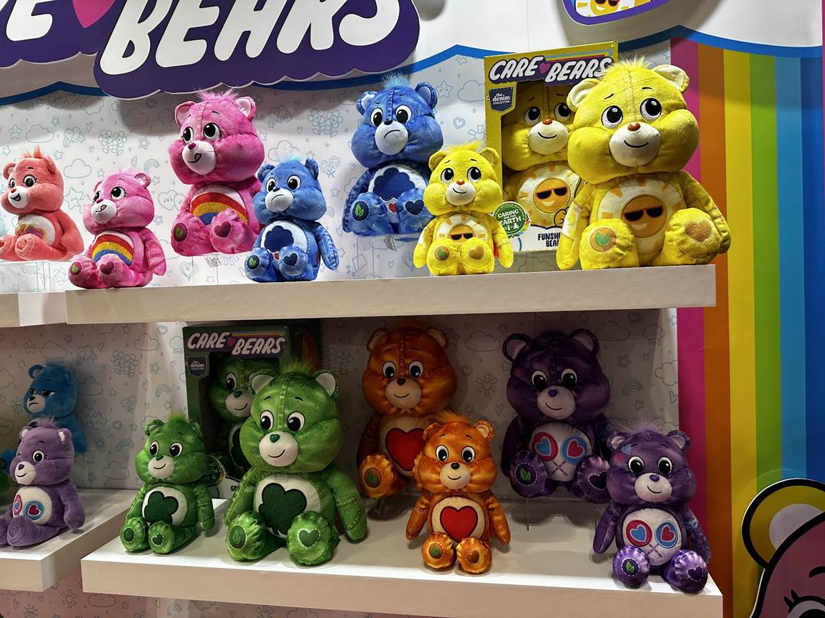 Toy Fair 2023: Basic Fun! Taps Into Nostalgia with Disney Lite-Brite ...