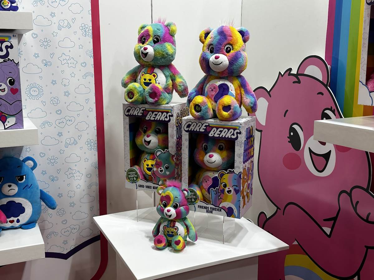 Toy Fair 2023: Basic Fun! Taps Into Nostalgia with Disney Lite-Brite ...