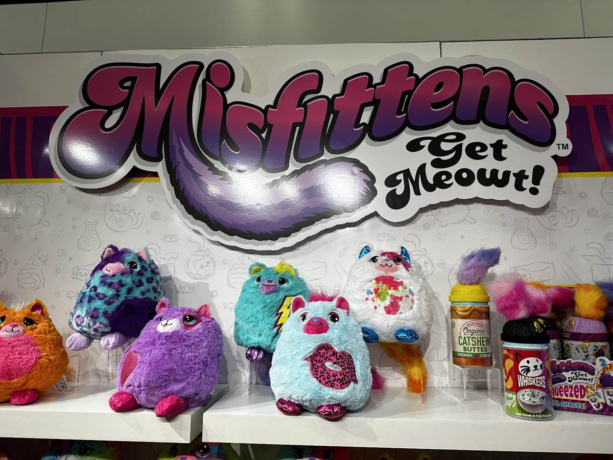 Toy Fair 2023: Basic Fun! Taps Into Nostalgia with Disney Lite-Brite ...