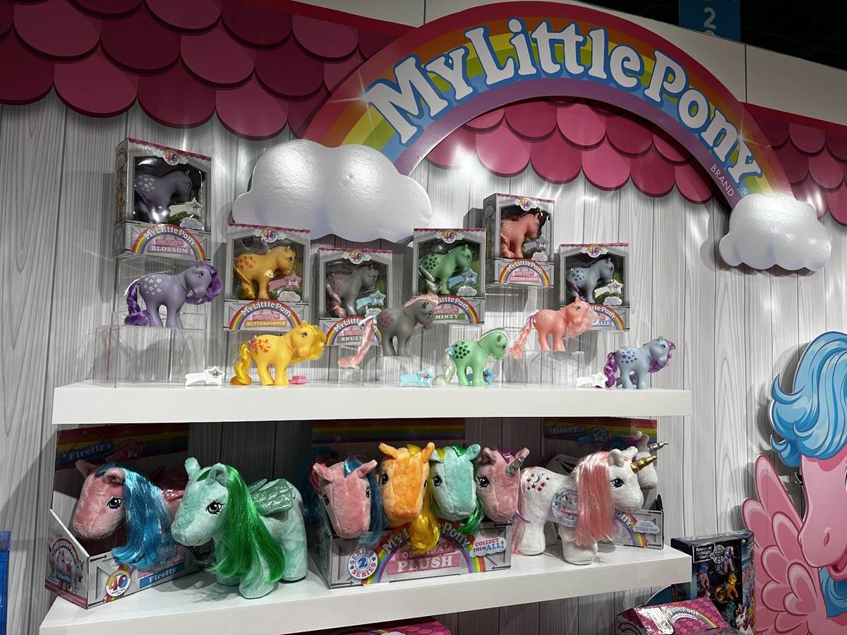 Toy Fair 2023: Basic Fun! Taps Into Nostalgia with Disney Lite-Brite ...