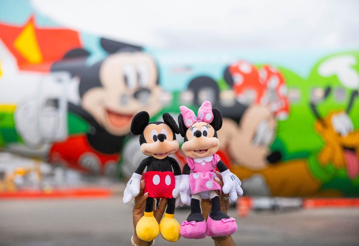 Alaska Airlines Debuts New Mickey's Toontown Themed Livery ...