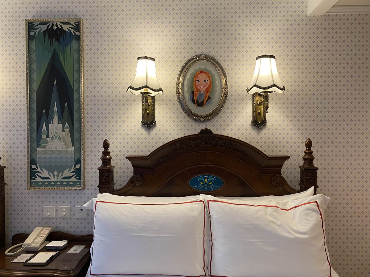 Check Out the Frozen Suite at Hong Kong Disneyland Hotel ...