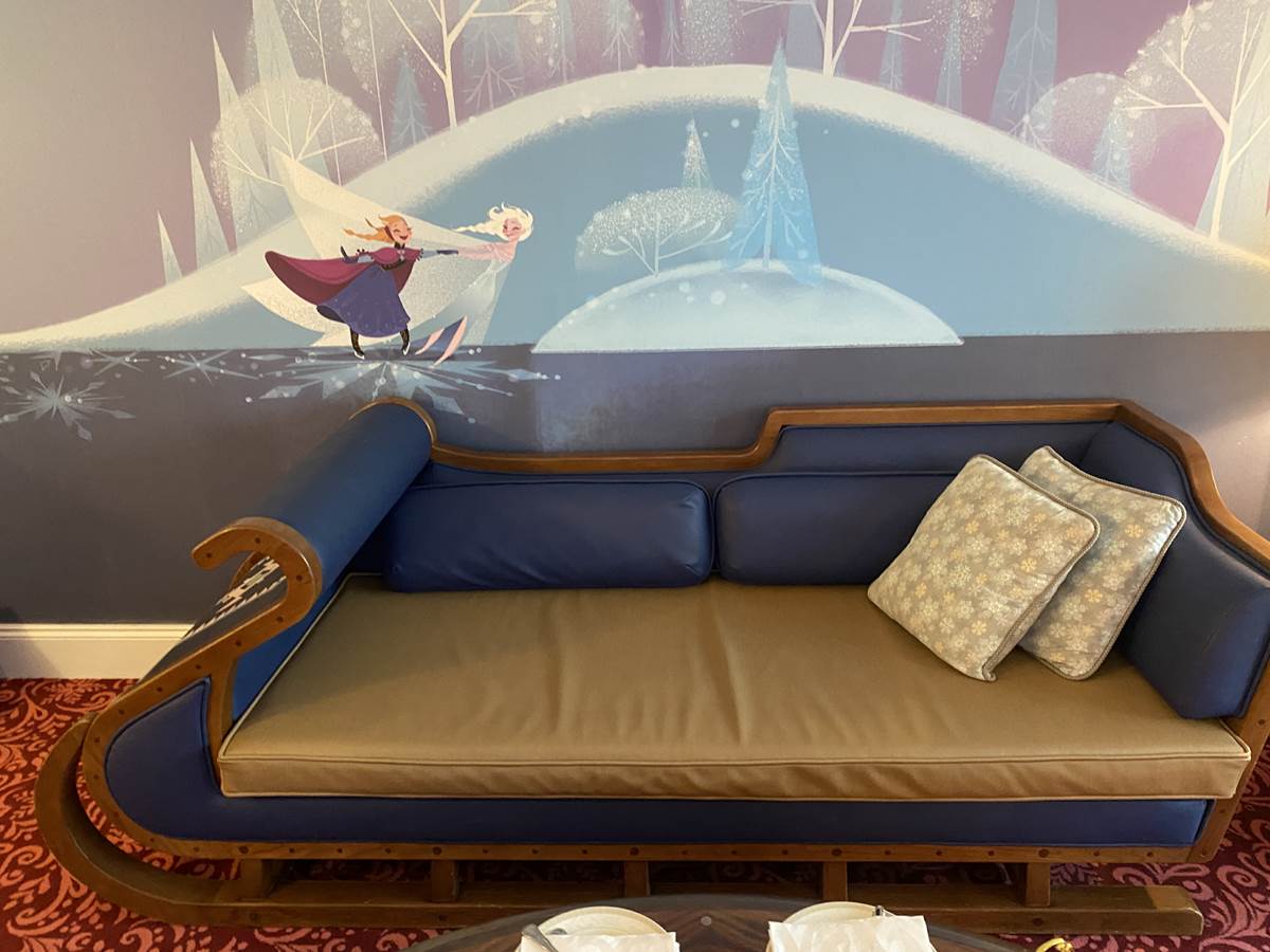 Check Out the Frozen Suite at Hong Kong Disneyland Hotel ...