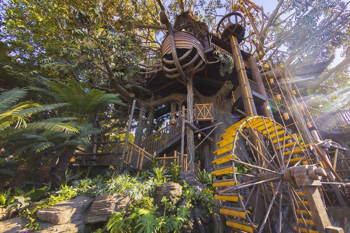 Initial Impressions of Disneyland's Adventureland Treehouse ...