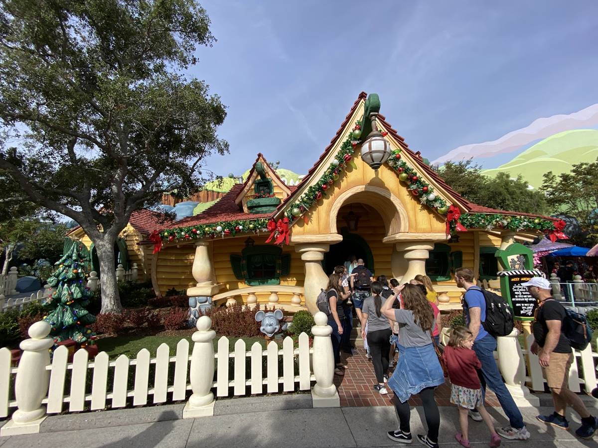 Photos: Holiday Decor Arrives In Newly Reimagined Mickey's Toontown at ...