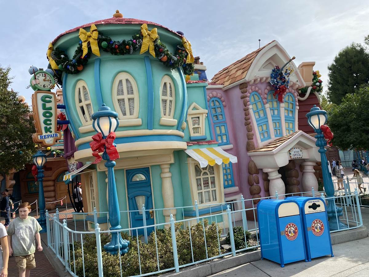 Photos: Holiday Decor Arrives In Newly Reimagined Mickey's Toontown at ...