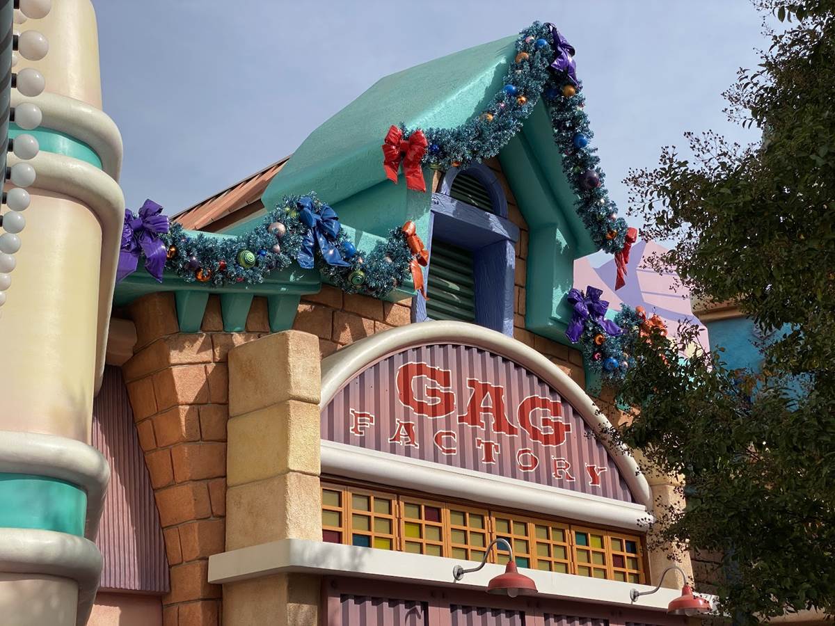 Photos: Holiday Decor Arrives In Newly Reimagined Mickey's Toontown at ...