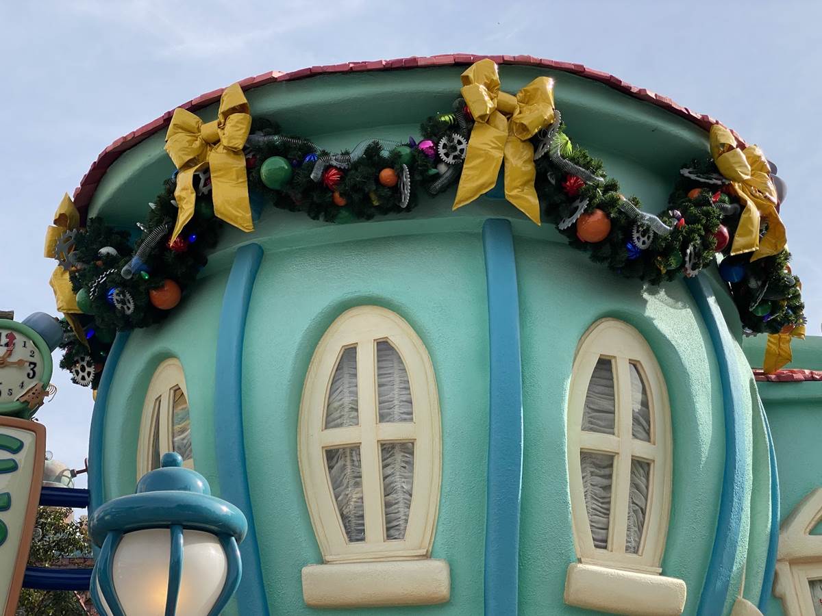Photos: Holiday Decor Arrives In Newly Reimagined Mickey's Toontown at ...