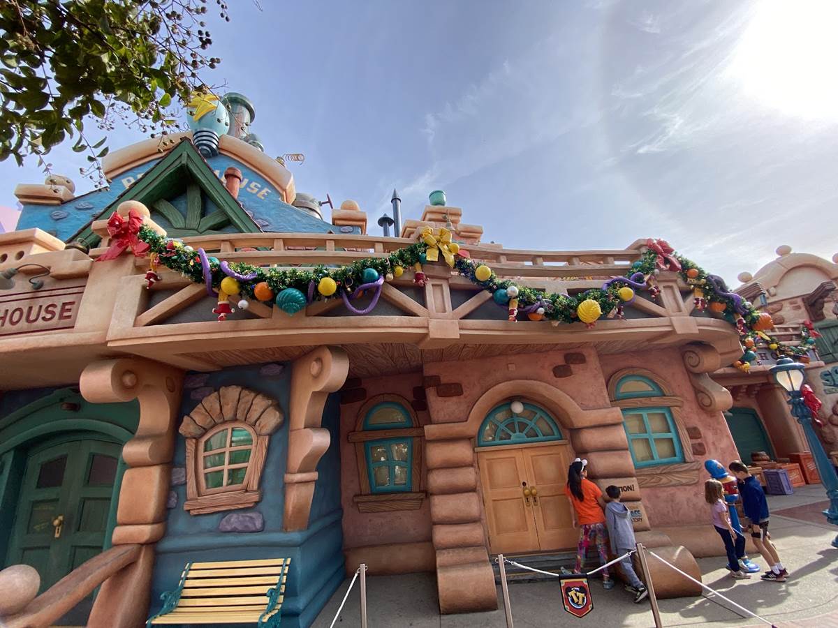 Photos: Holiday Decor Arrives In Newly Reimagined Mickey's Toontown at ...