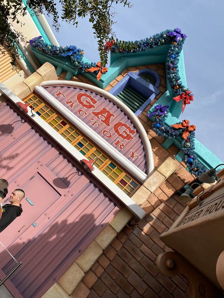 Photos: Holiday Decor Arrives In Newly Reimagined Mickey's Toontown at ...
