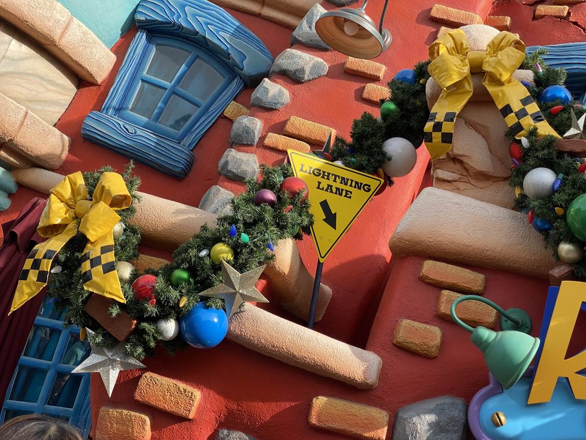 Photos: Holiday Decor Arrives In Newly Reimagined Mickey's Toontown at ...