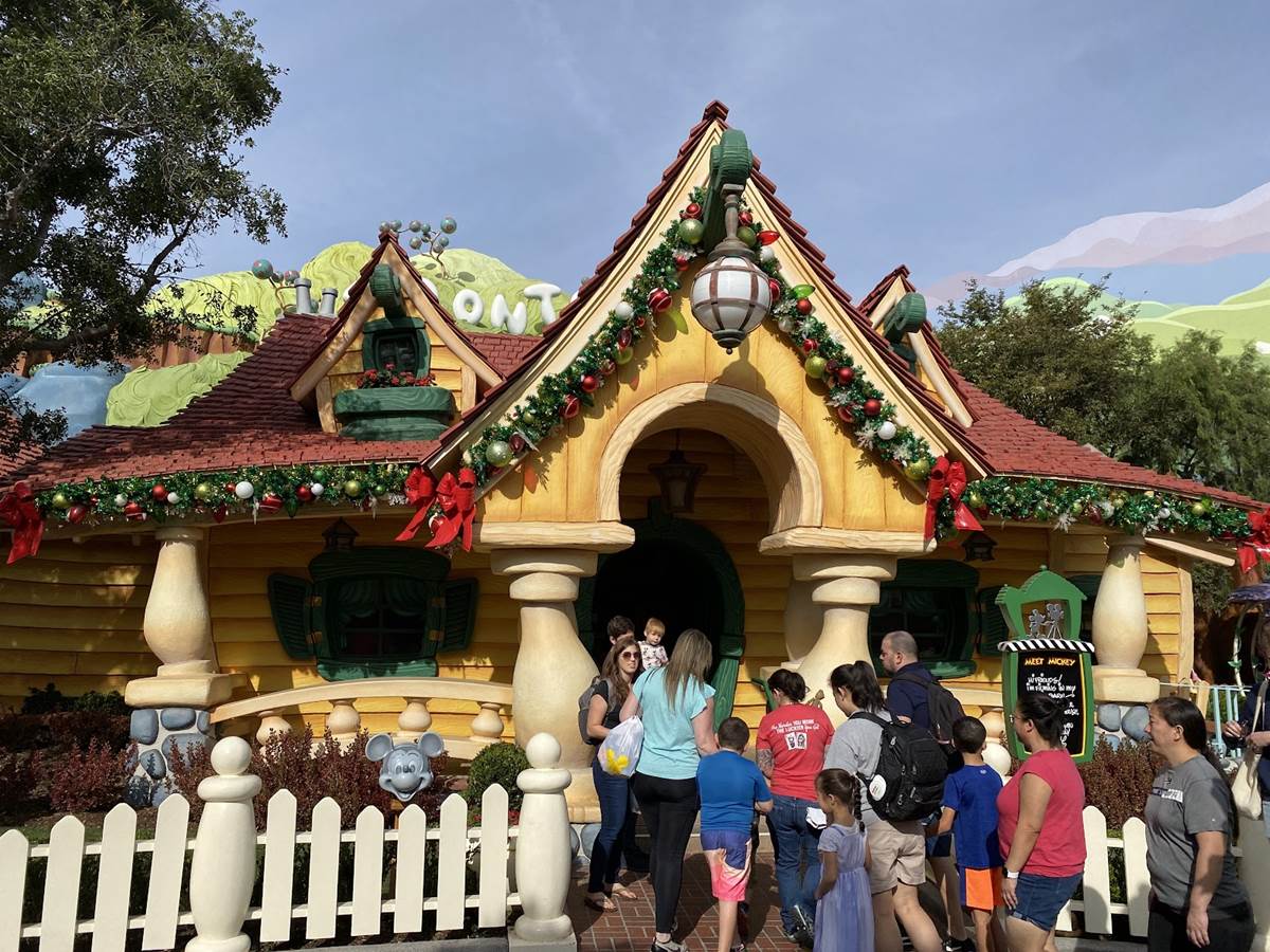Photos: Holiday Decor Arrives In Newly Reimagined Mickey's Toontown at ...