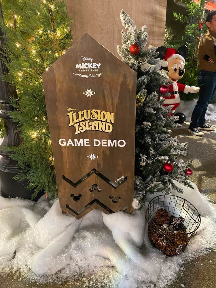 Photos: Mickey & Friends Holiday Village Pop-Up Shopping Experience ...