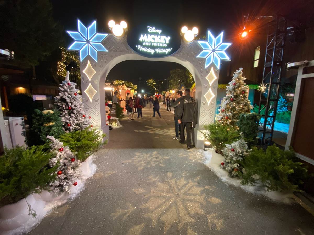 Photos: Mickey & Friends Holiday Village Pop-Up Shopping Experience ...