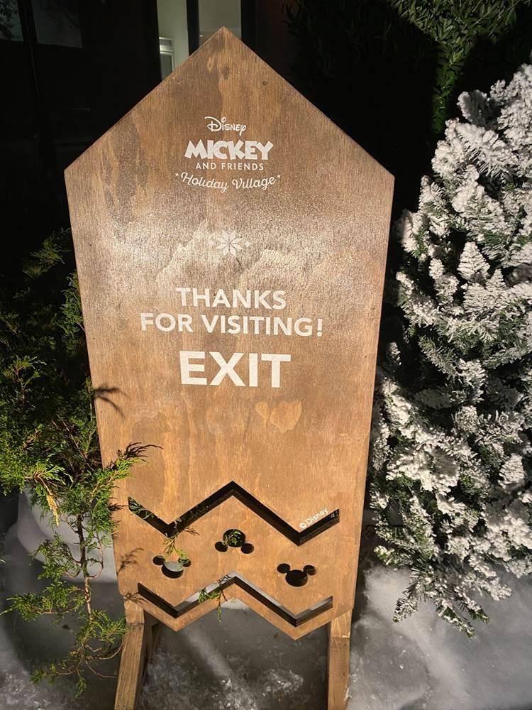 Photos: Mickey & Friends Holiday Village Pop-Up Shopping Experience ...