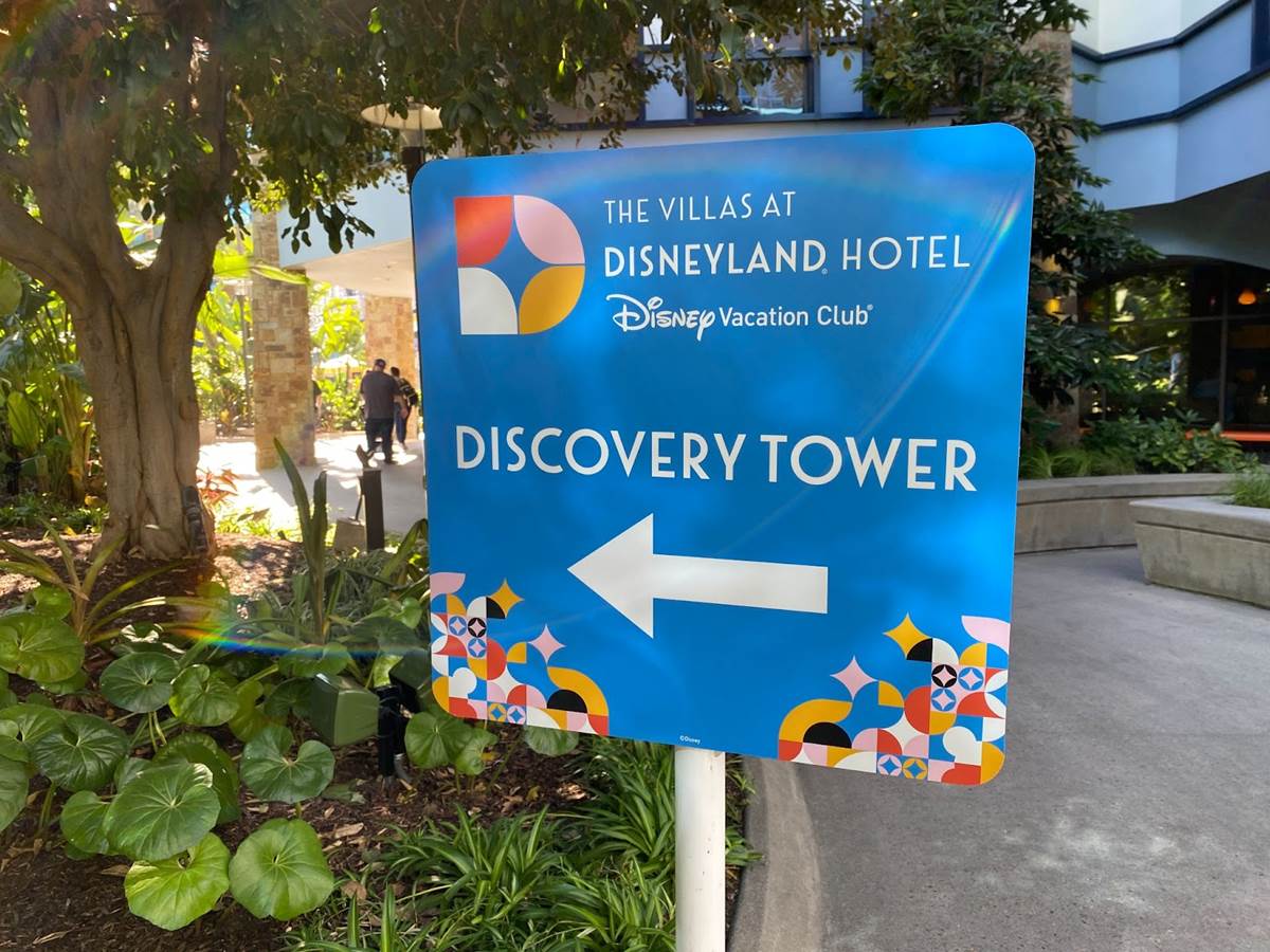 Photos: Palm Breeze Bar Opens Poolside In Discovery Tower / The Villas ...