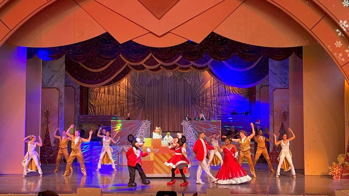 Photos / Video: “Disney Holidays in Hollywood” Stage Show Brings ...