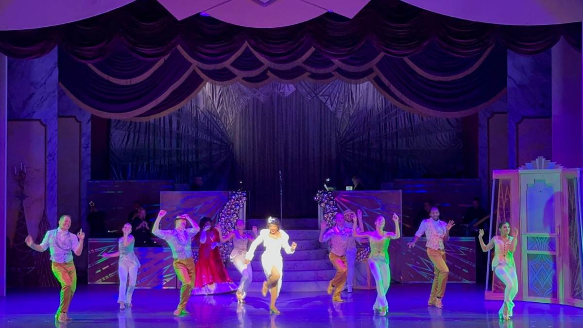 Photos / Video: “Disney Holidays in Hollywood” Stage Show Brings ...