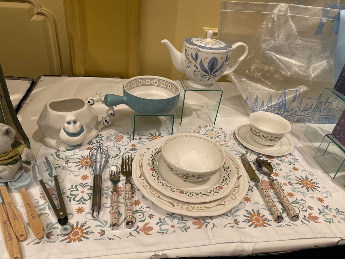 World of Frozen Reveals Merchandise and Meals For Opening ...