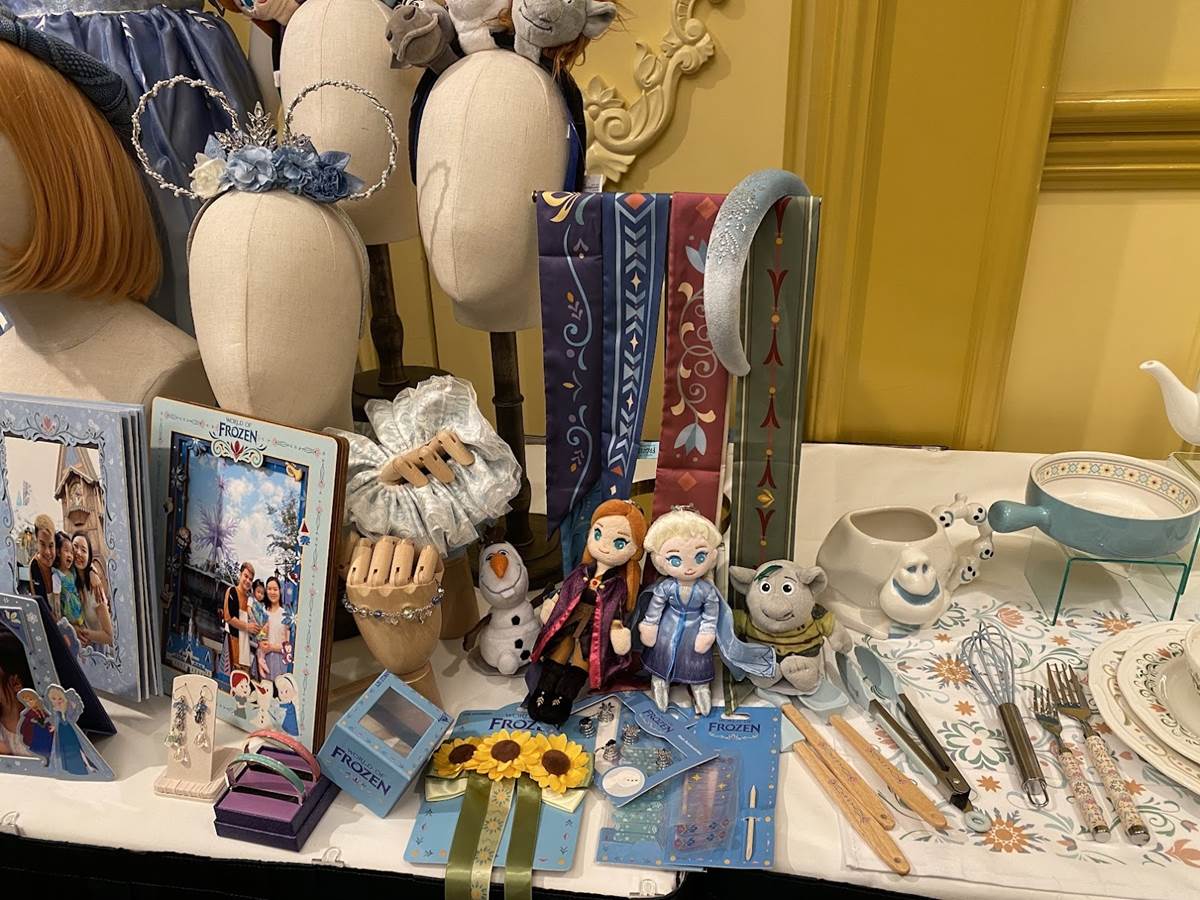 World of Frozen Reveals Merchandise and Meals For Opening ...