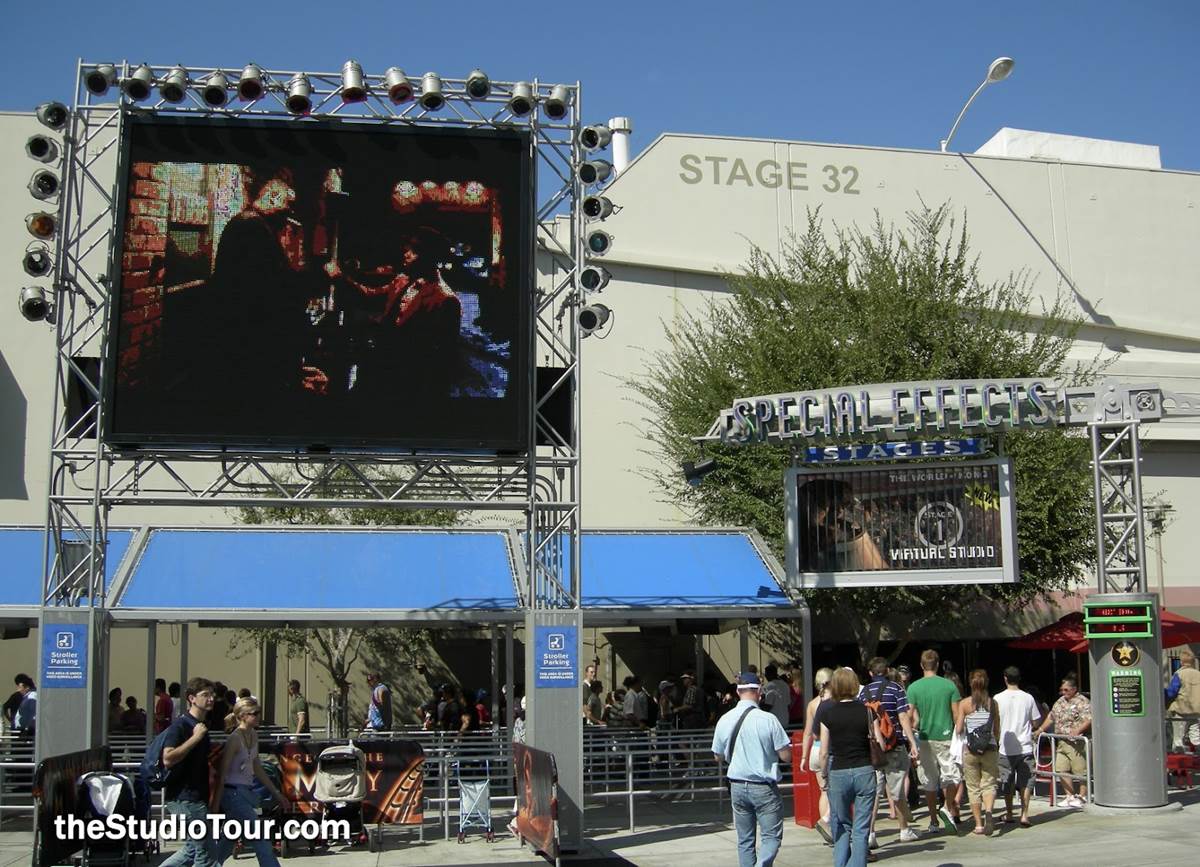 Extinct Attractions - Special Effects Stages - LaughingPlace.com