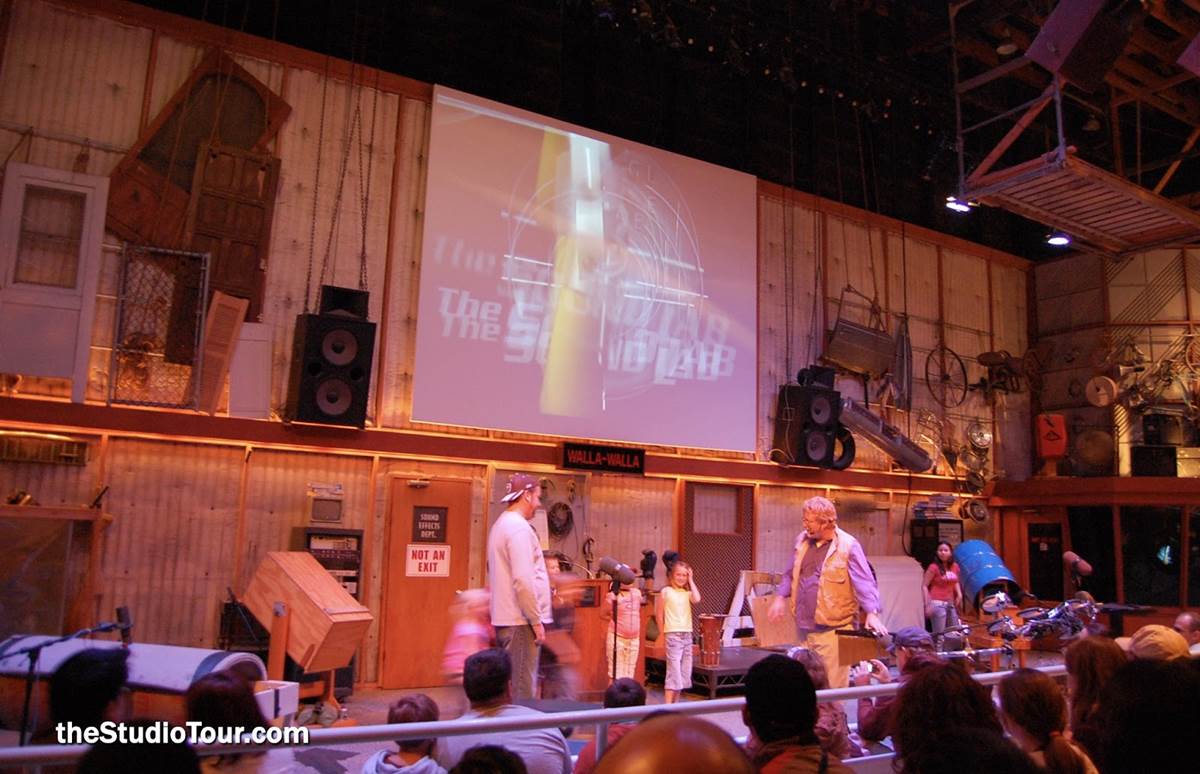 Extinct Attractions - Special Effects Stages - LaughingPlace.com