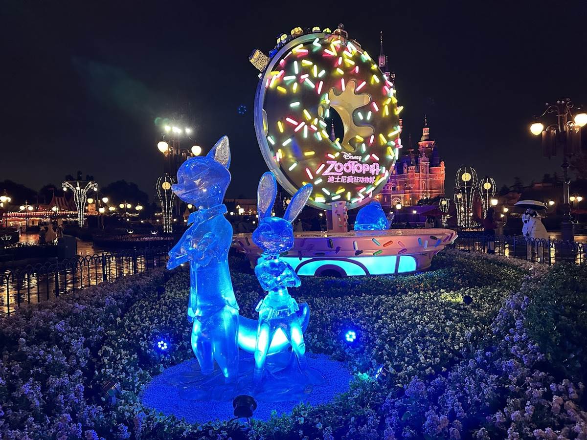 Photos / Video: Shanghai Disneyland’s Tree Lighting and “Ice ...