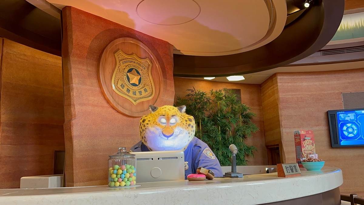 Photos / Video – Full Ride-Through and Photo Tour of Zootopia: Hot ...