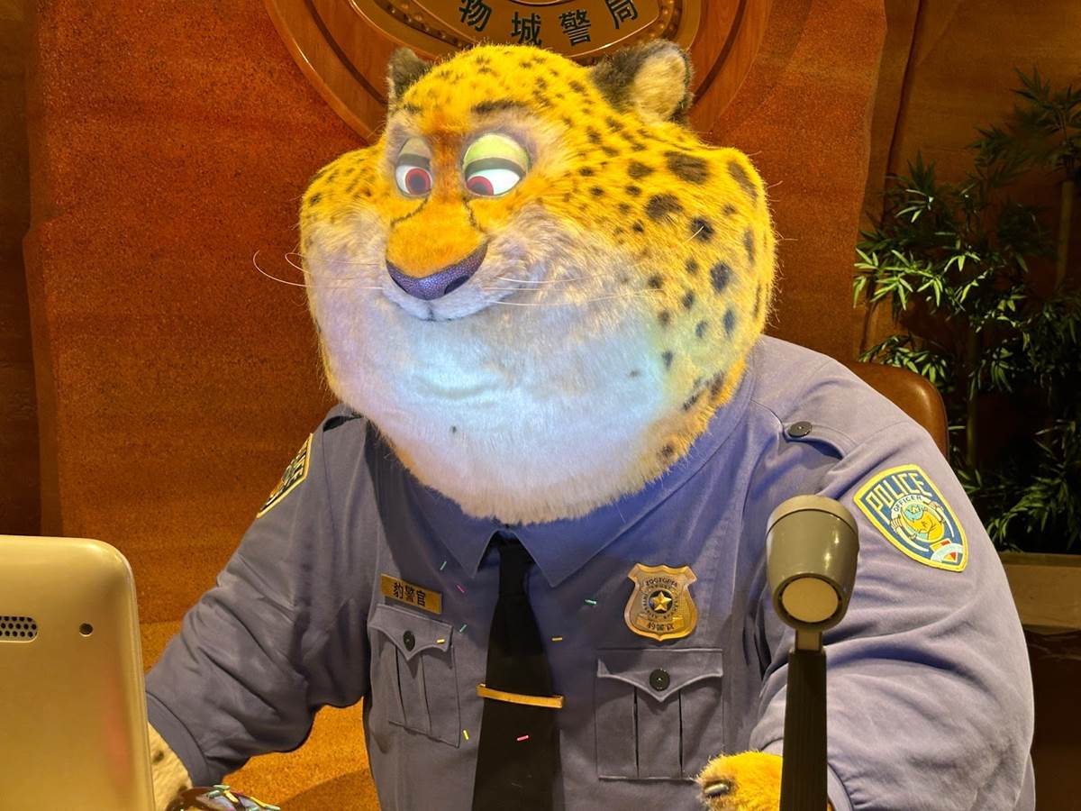 Photos / Video – Full Ride-Through and Photo Tour of Zootopia: Hot ...