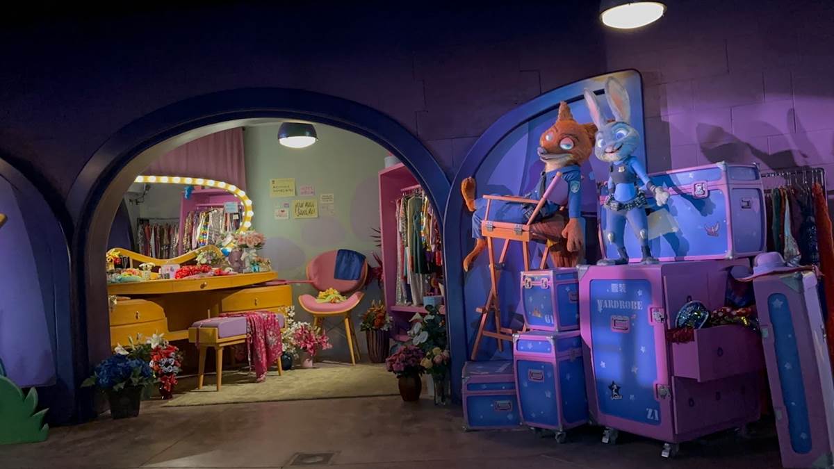 Photos / Video – Full Ride-Through and Photo Tour of Zootopia: Hot ...