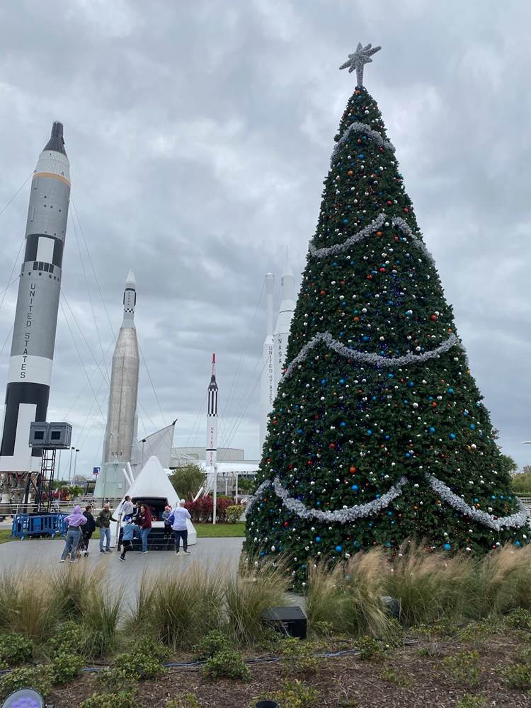 Photos / Video: “Holidays in Space” Blasts Off at the Kennedy Space ...