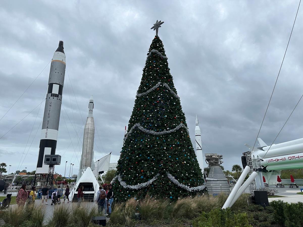 Photos / Video: “Holidays in Space” Blasts Off at the Kennedy Space ...