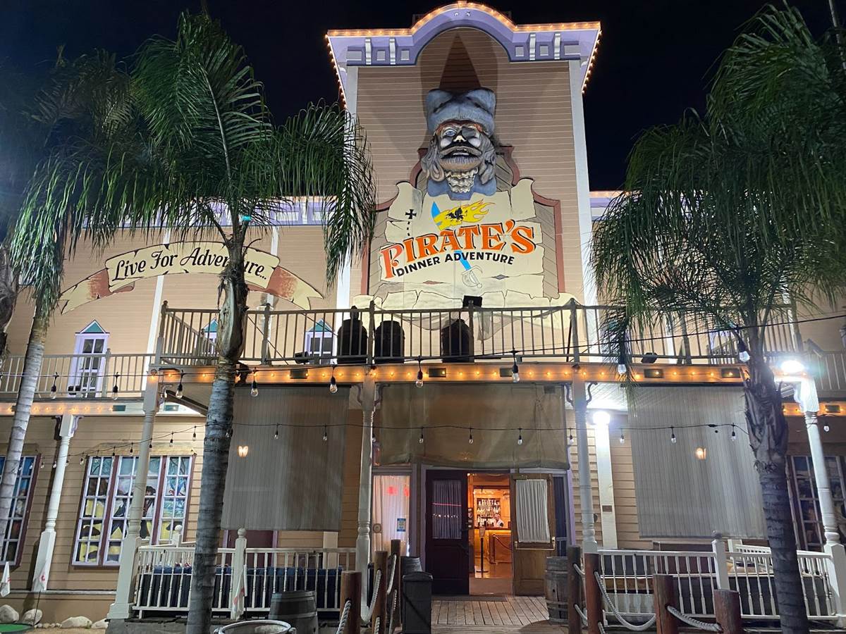 Photos Video Pirates Take Christmas Seasonal Show Takes Over