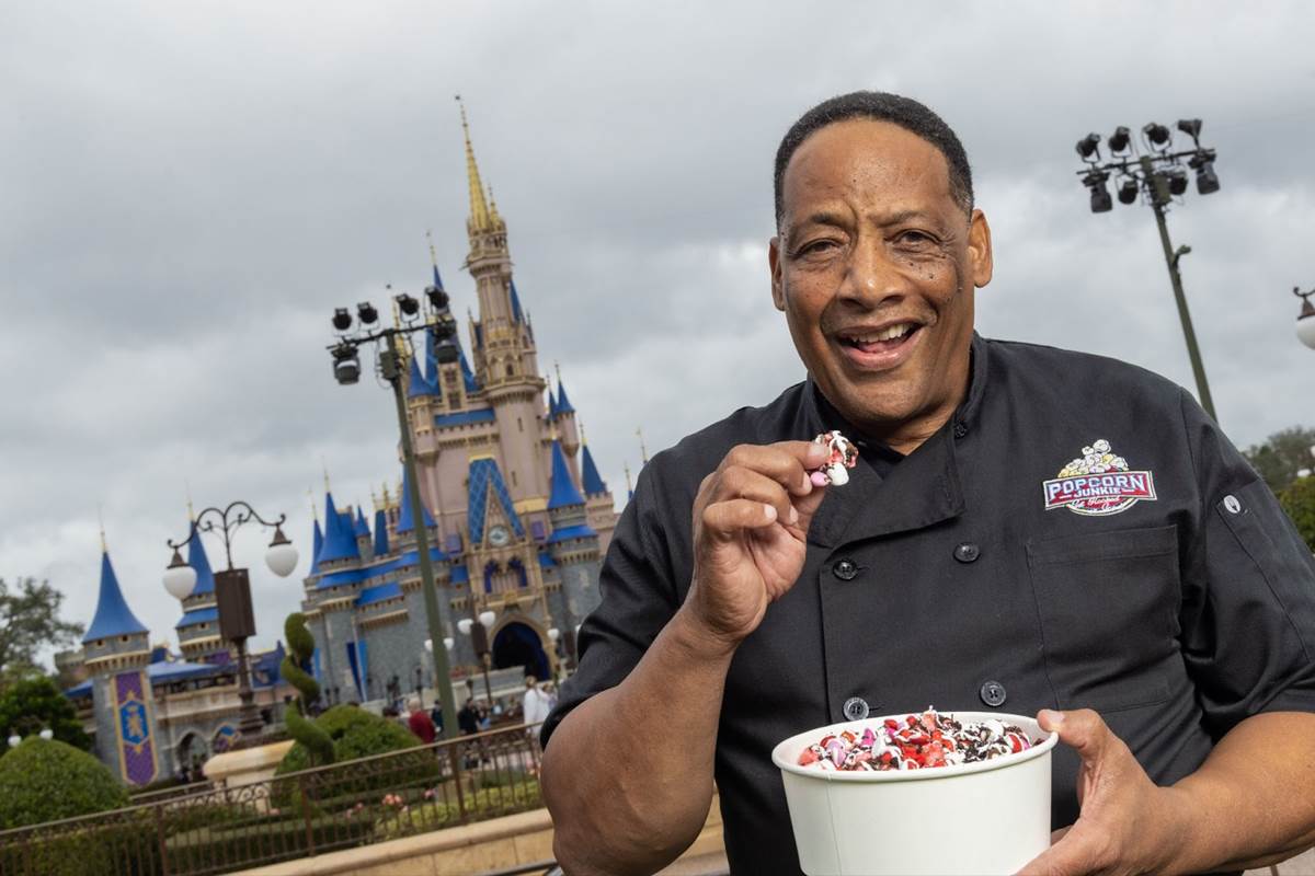 Limited Time Strawberry Crunch Popcorn Arrives at the Main Street ...