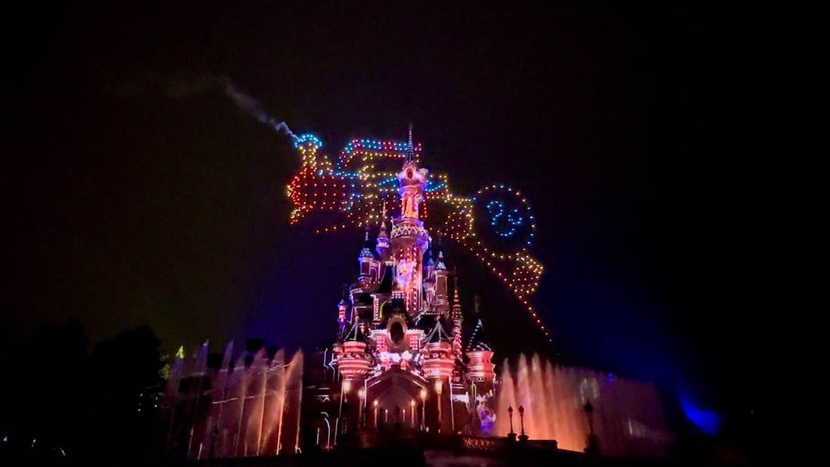 Photos / Video: Disney Electrical Sky Parade Lights Up The Skies Over ...