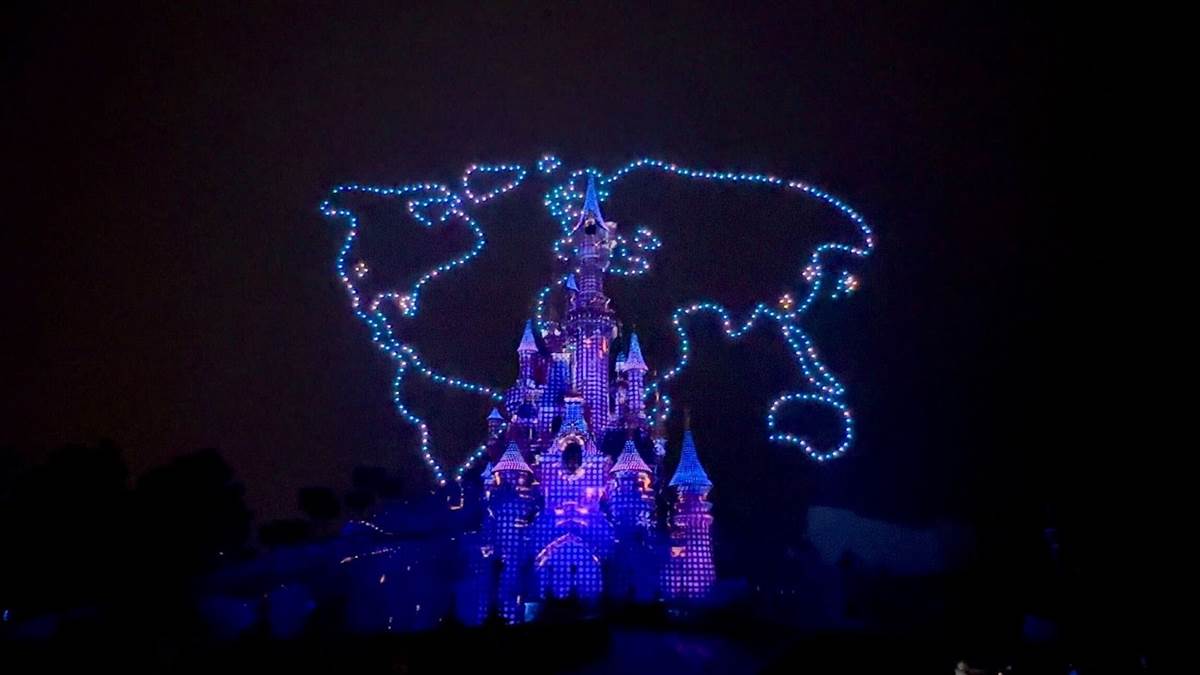 Photos / Video: Disney Electrical Sky Parade Lights Up The Skies Over ...