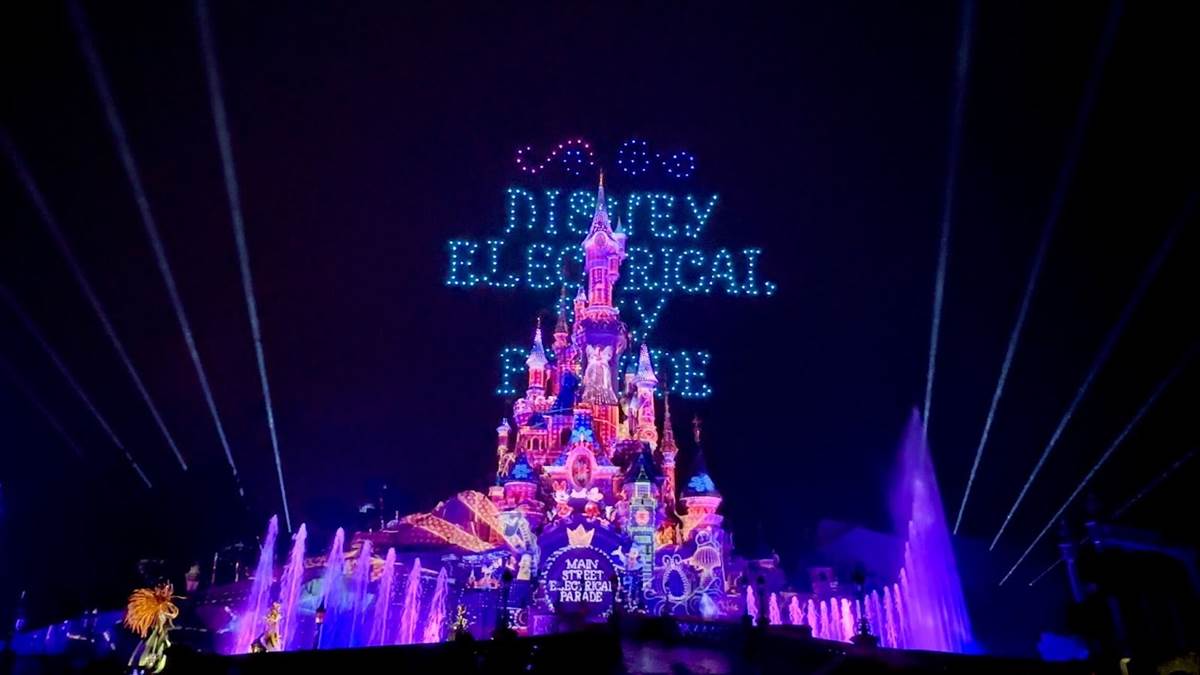 Photos / Video: Disney Electrical Sky Parade Lights Up The Skies Over Disneyland Paris ...