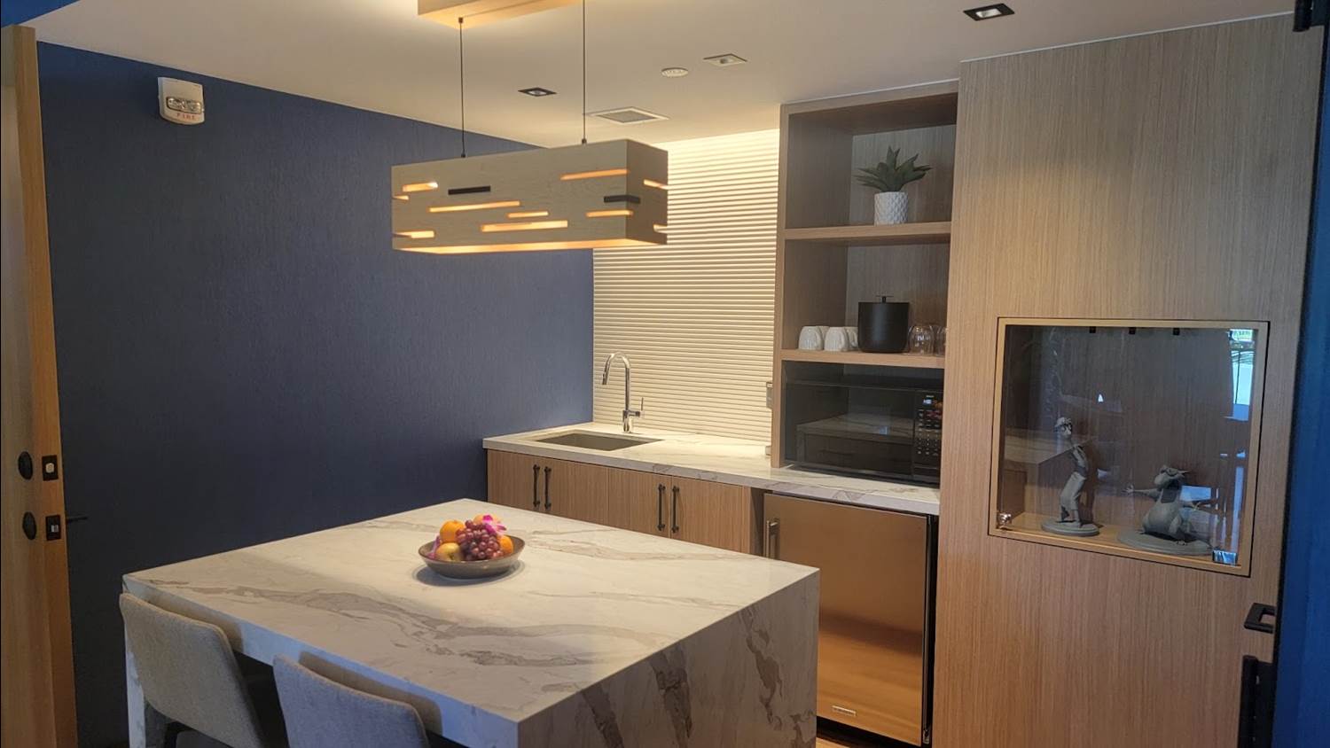 Photos / Video: Pixar Place Hotel Room & Pixel Suite Tour ...